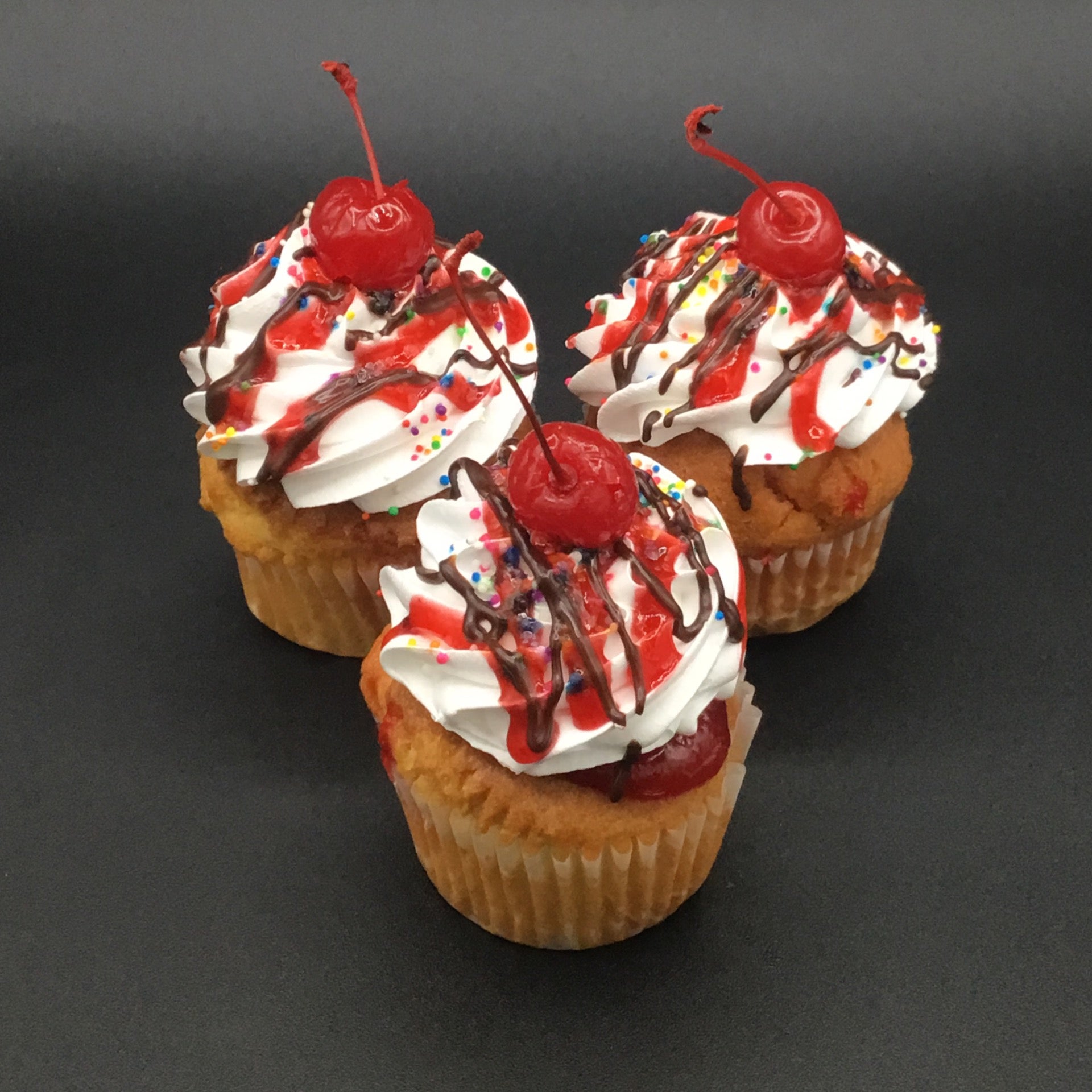 Cupcake - Strawberry Sundae | Sweet Tooth Shop